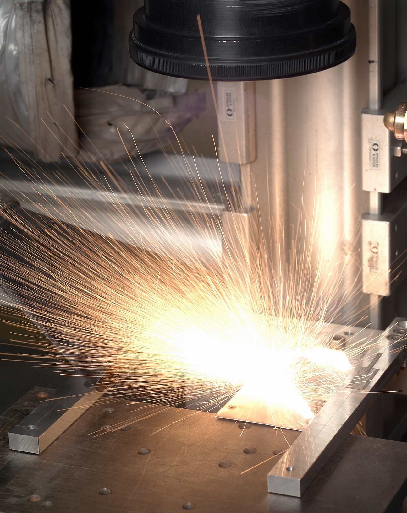 Remote laser cutting of sheet metal with highly brilliant beam sources ...