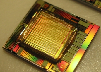 Single-photon avalanche photodiode array chip has onboard signal ...