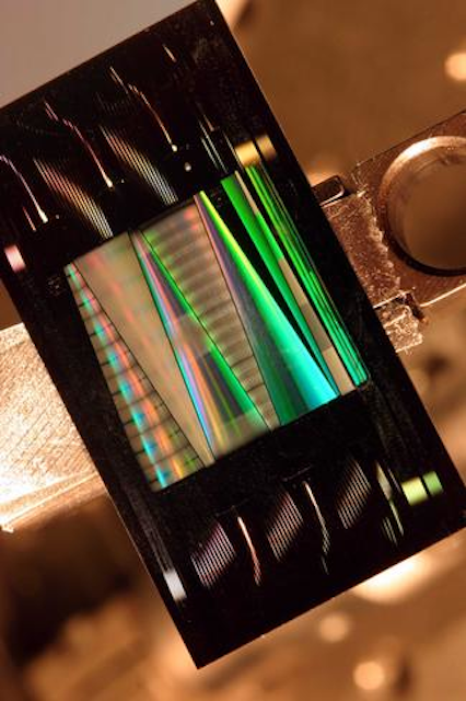 Submicron ­ photo­lithography opens new areas of holographic design ...