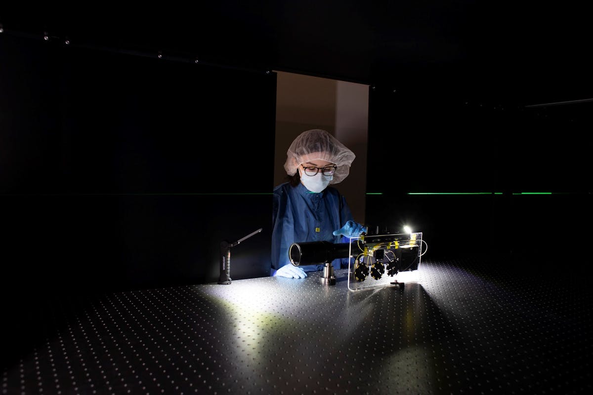 University of Michigan fires up ultrafast, ultrapowerful ZEUS laser ...