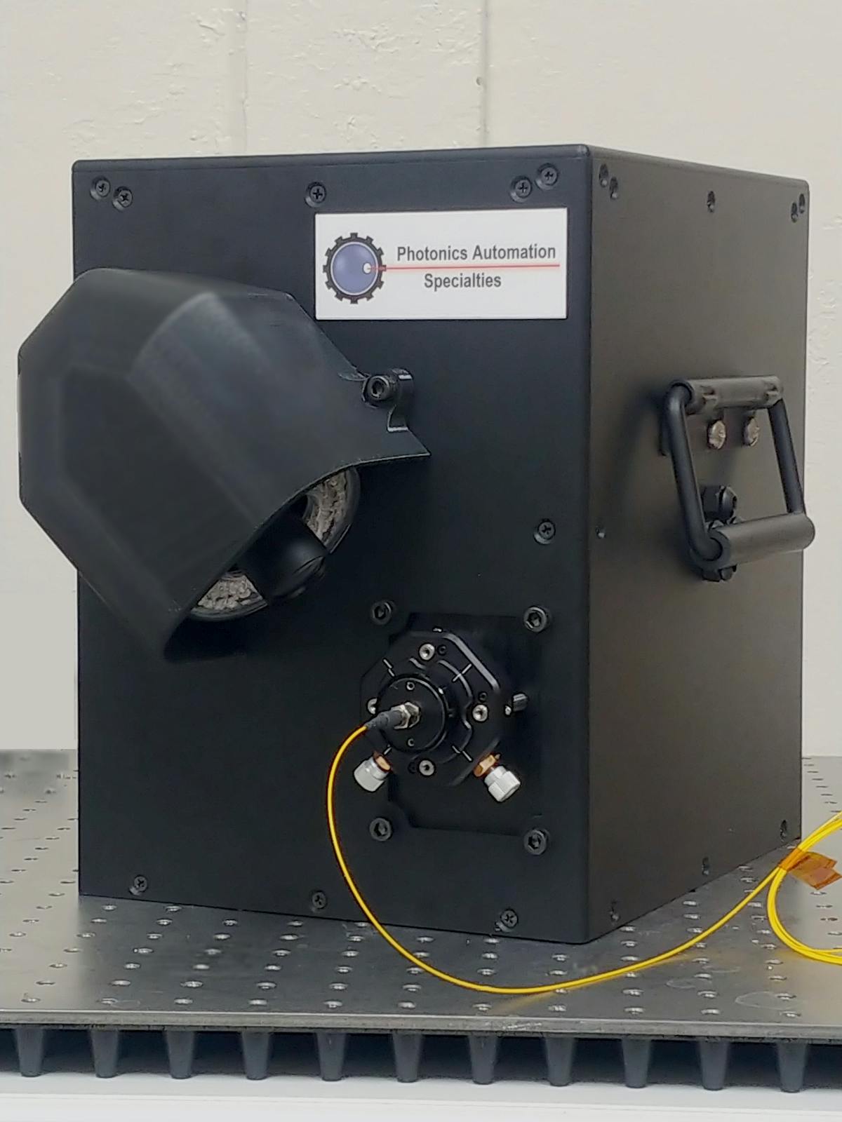 Diverging beam profiler analyzes both near- and far-field images ...