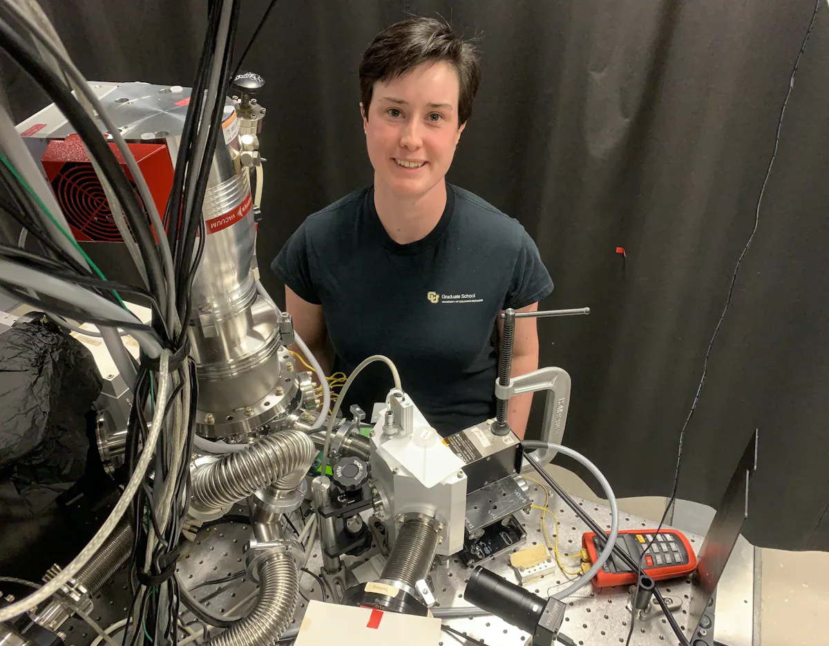 High-harmonic generation light probe reveals spin dynamics within a ...